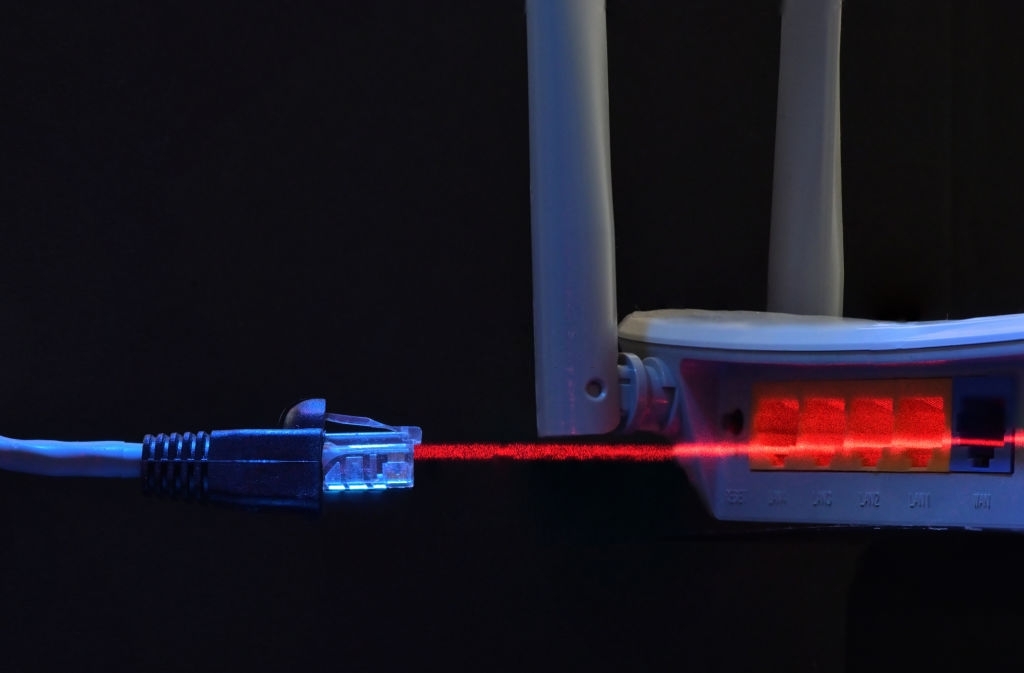 6 Signs to Know That You Need to Buy A New Router | Robots.net