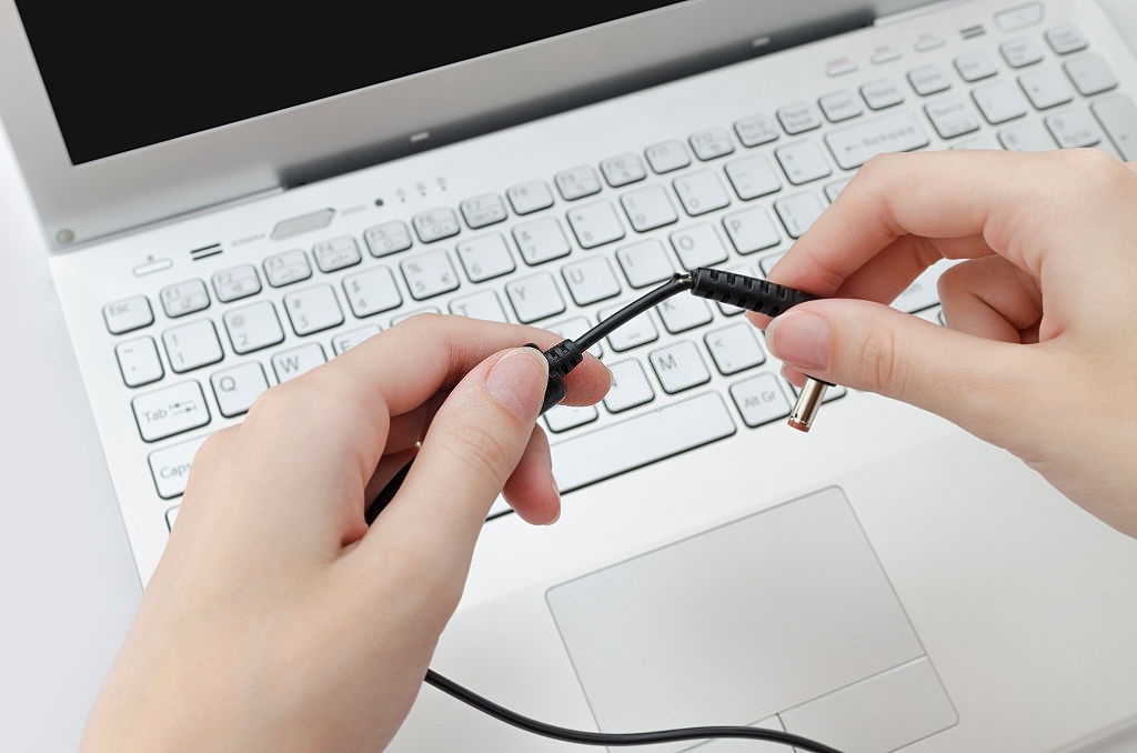 Top 10 Reasons for Laptop Plugged In Not Charging | Robots.net