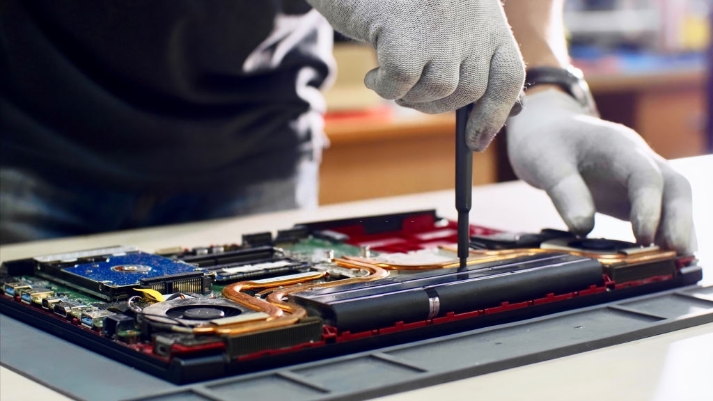 Top 10 Reasons for Laptop Plugged In Not Charging | Robots.net