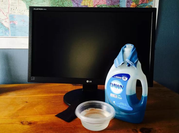 How to Clean A Computer or TV Screen Without Scratches | Robots.net