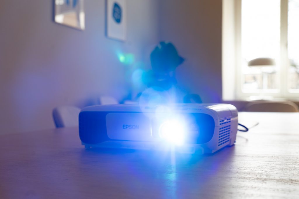 16 Best Portable Mini Projectors for Fun Movie Nights | Robots.net