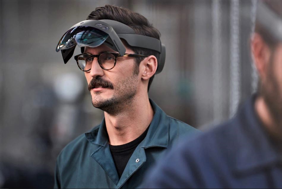 Microsoft HoloLens 2: Experience Augmented Reality in Style | Robots.net