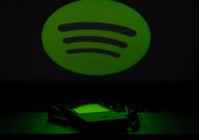 How to Use Spotify Codes to Share or Listen to Music | Robots.net