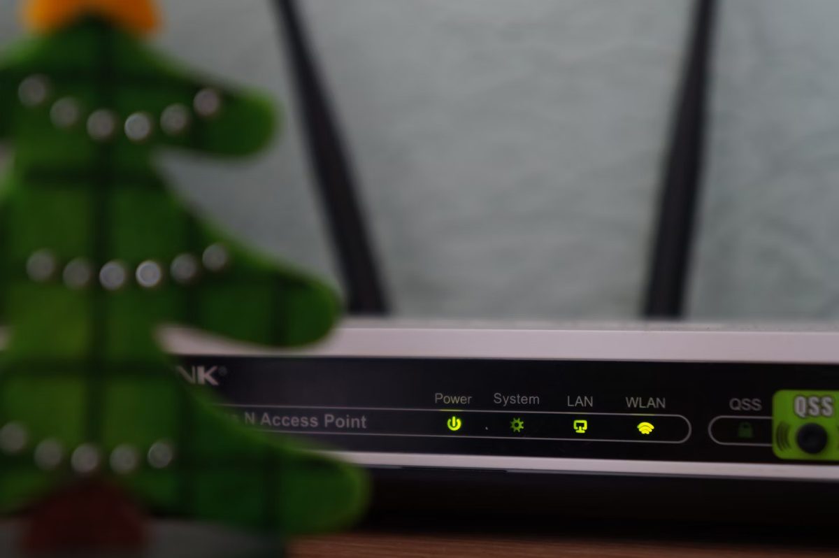 How to Connect Roku to Wi-Fi Without Remote | Robots.net