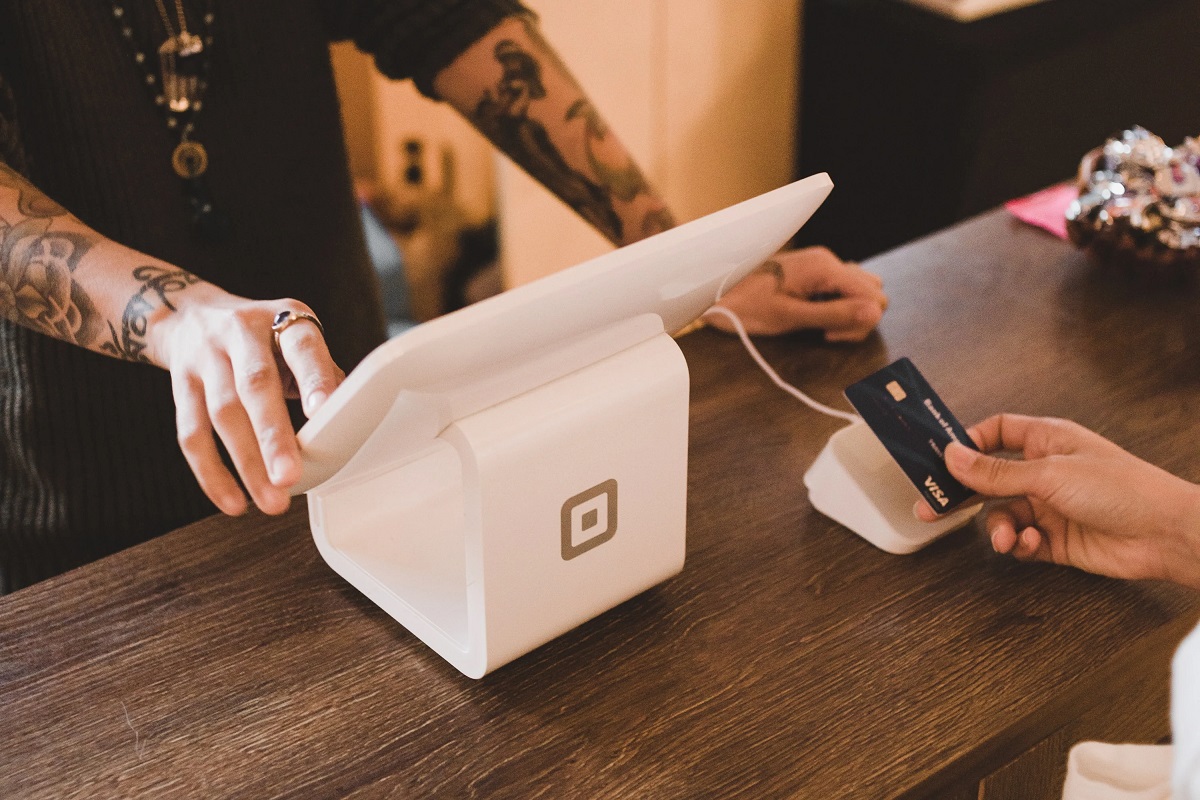 What Does Cashless Bar Mean Robots